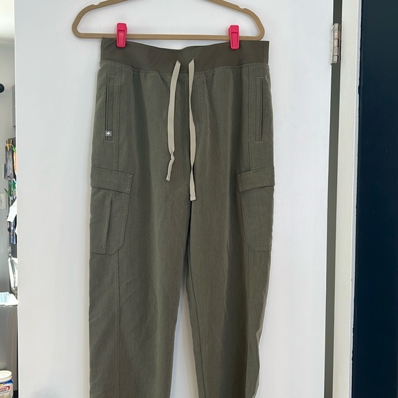 Figs | Pants & Jumpsuits | Figs Womens L Cargo Style Scrub Olivehunter ...